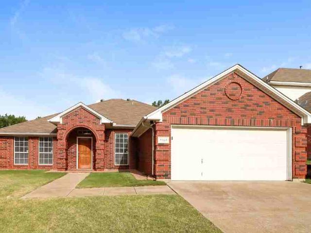 4 Bedroom Home for Rent at 7824 Blossom Dr, Fort Worth, TX 76133 Meadows Of Candleridge