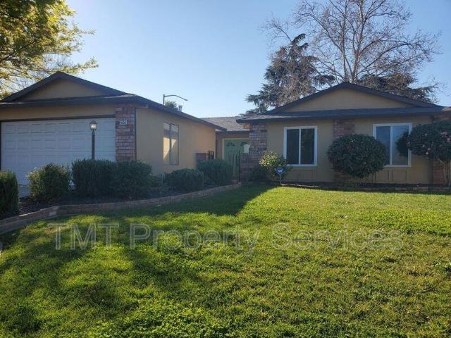 4 Bedroom Home for Rent at 9002 Salmon Falls Dr, La Riviera, CA 95826 Larchmont Riviera