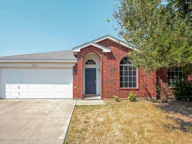 4 Bedroom Home for Rent at 925 Comiskey Ct, Saginaw, TX 76179