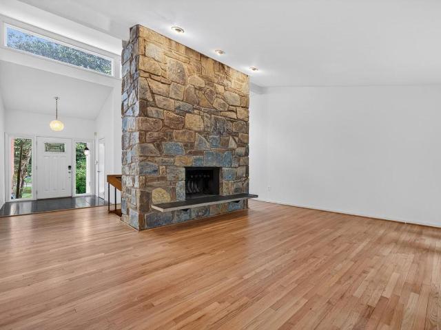 4 Bedroom Home for Rent at 9404 Woodington Dr #1, Potomac, MD 20854 Potomac