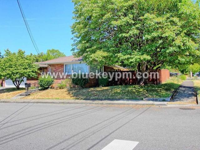 4 Bedroom Home for Rent at 1102 Nw 41st St, Vancouver, WA 98660 Lincoln