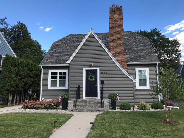 4 Bedroom Home for Rent at 1305 Chestnut St, Grand Forks, ND 58201