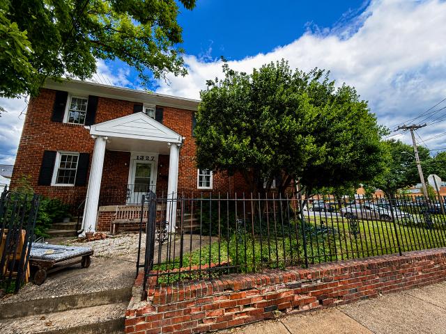 4 Bedroom Home for Rent at 1327 S Queen St, Arlington, VA 22204 Arlington Views