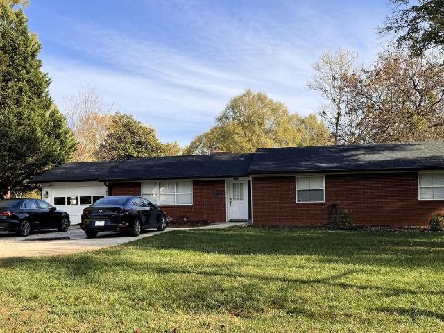 4 Bedroom Home for Rent at 1457 Brookwood Dr, Winston Salem, NC 27106 Brookwood
