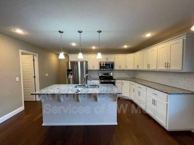 4 Bedroom Home for Rent at 1659 N Eagle Valley Ln, Nixa, MO 65714