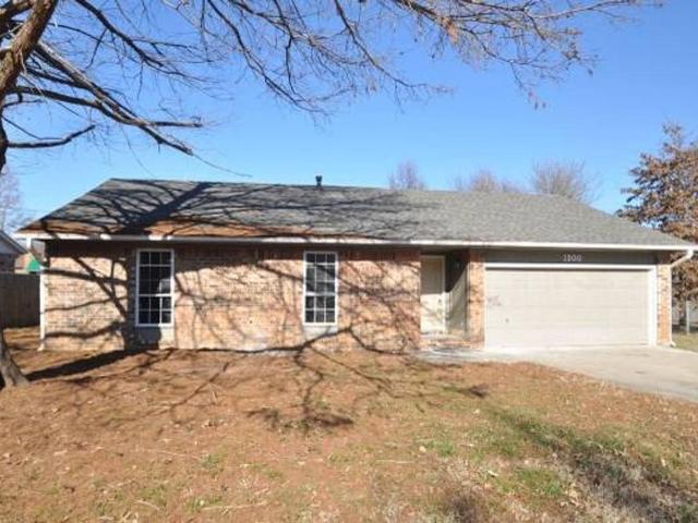 4 Bedroom Home for Rent at 1800 E Eton St, Fayetteville, AR 72703