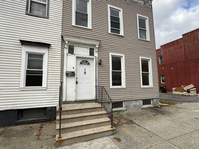 4 Bedroom Home for Rent at 19 N Lake Ave #1A, Albany, NY 12203 Central Avenue