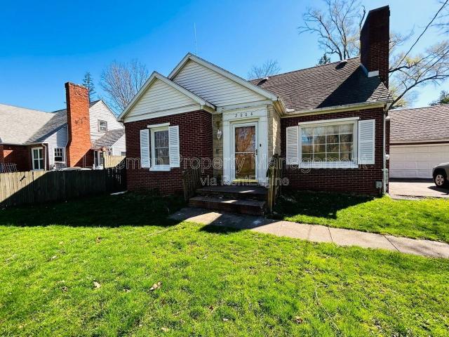 4 Bedroom Home for Rent at 2004 Woodward Ave, Kalamazoo, MI 49007