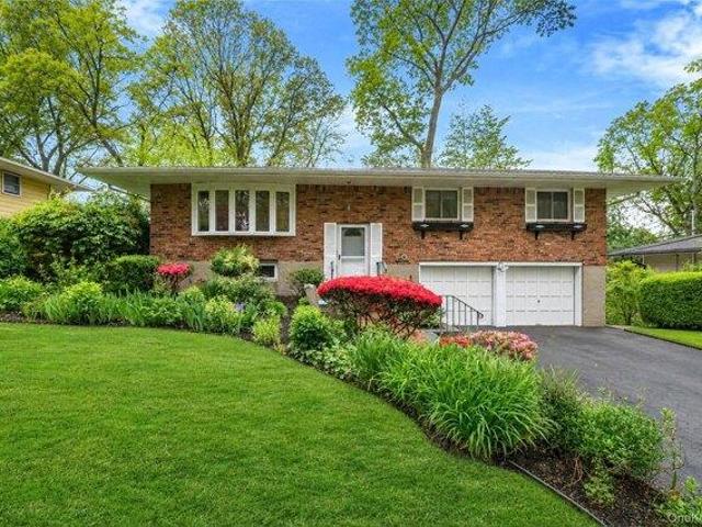 4 bedroom, Hauppauge NY 11788 104908126