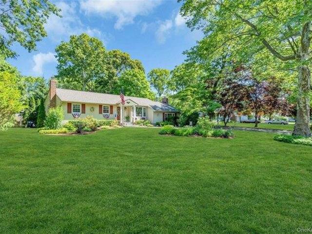4 bedroom, Hauppauge NY 11788 104908298
