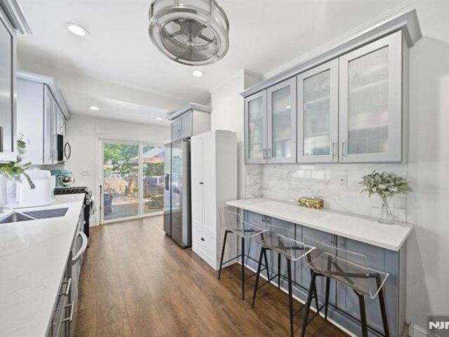 4 bedroom, Hackensack NJ 07601 103619693
