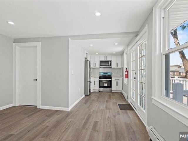 4 bedroom, Hackensack NJ 07601 LS102281839