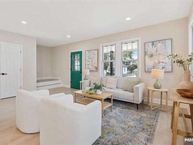 4 bedroom, Hackensack NJ 07601 LS93742693