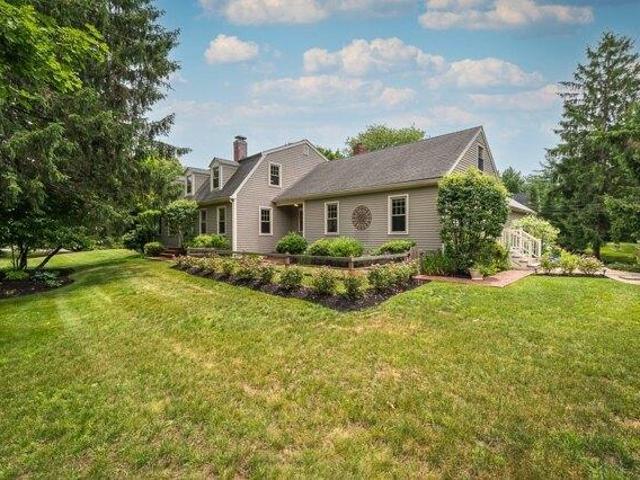 4 bedroom, Hamilton MA 01982 104510423