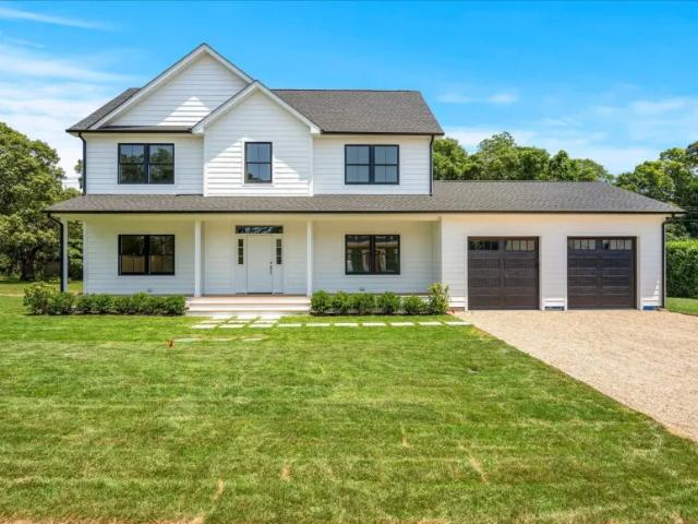 4 bedroom, Hampton Bays NY 102245807