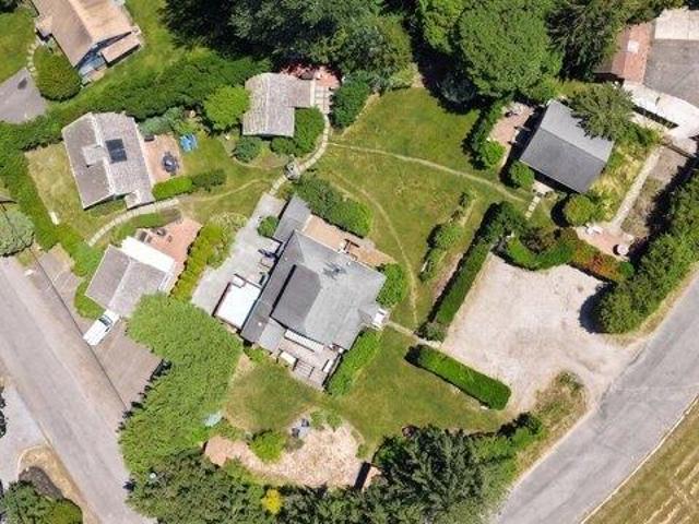 4 bedroom, Hampton Bays NY 11946 103602911