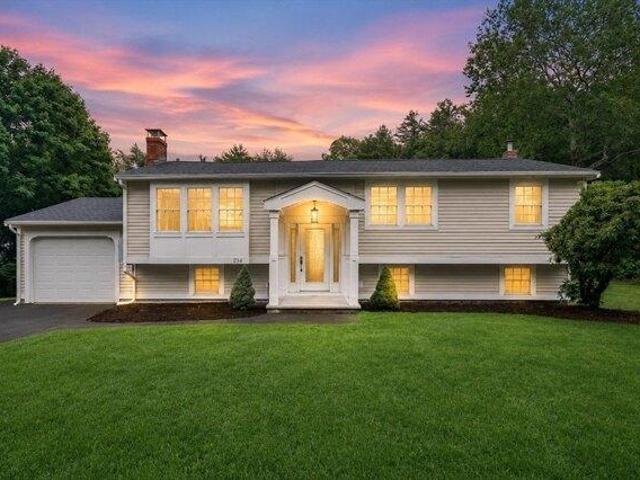 4 bedroom, Hanover MA 02339 104791419