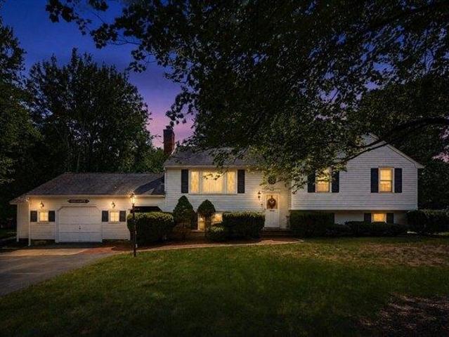 4 bedroom, Hanover MA 02339 105123435
