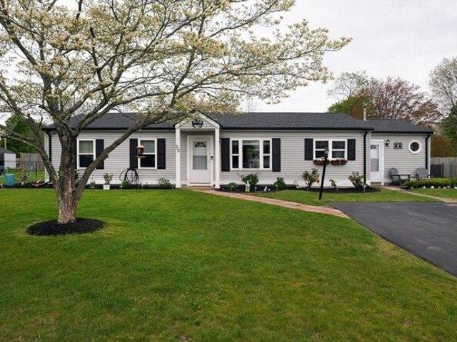 4 bedroom, Hanover MA 02339 LS102478792