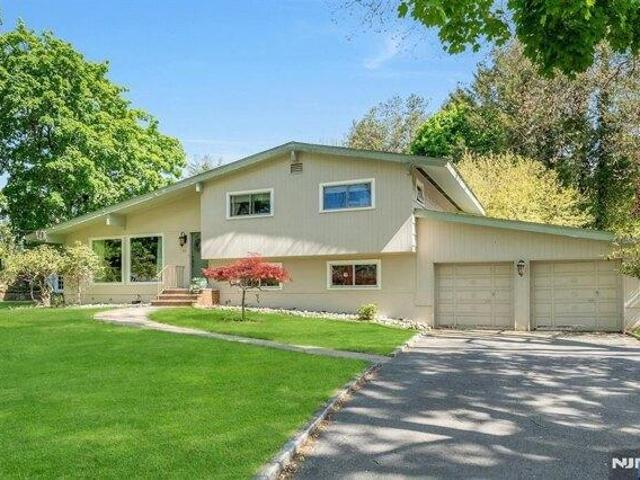 4 bedroom, Harrington Park NJ 07640 LS102727035