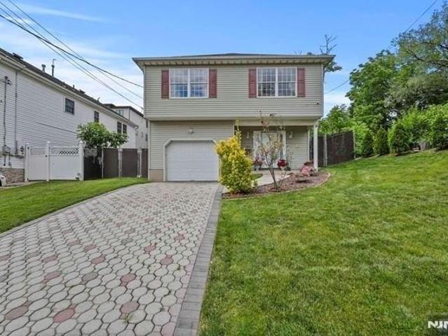 4 bedroom, Hasbrouck Heights NJ 07604 104809154