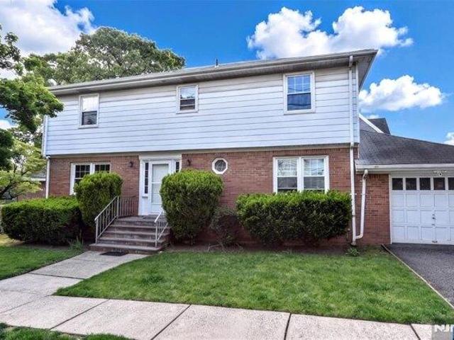 4 bedroom, Hasbrouck Heights NJ 07604 105124358
