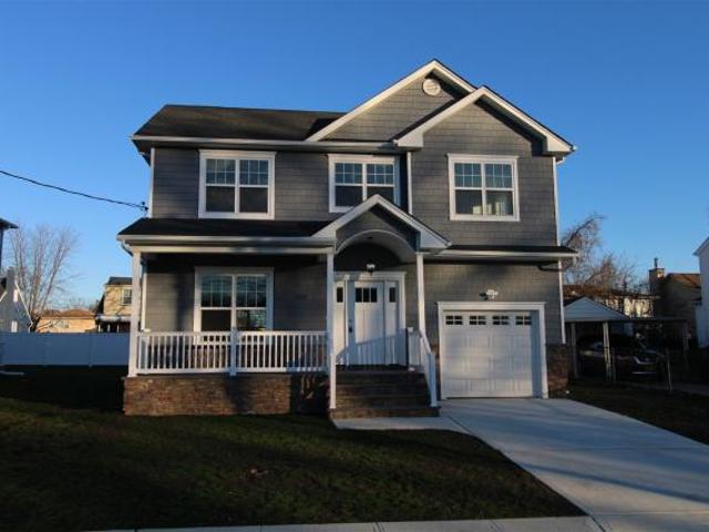 4 bedroom, Hempstead NY 11550 LS72692010