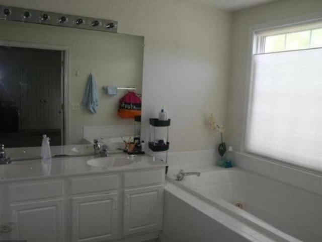 4 bedroom, Herndon VA 20171 90370863