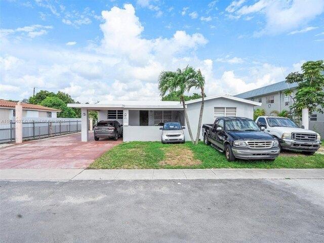 4 bedroom, Hialeah FL 33012 LS90440260