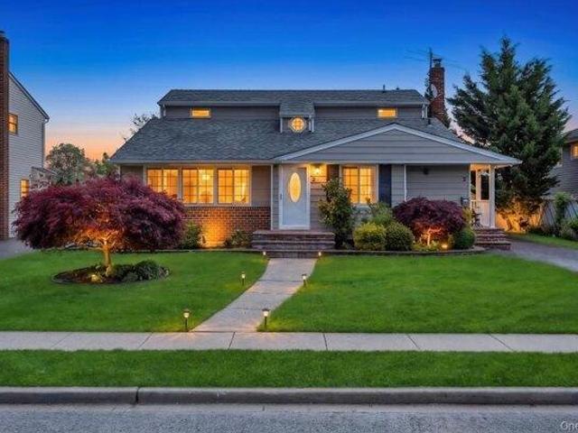 4 bedroom, Hicksville NY 11801 104905016