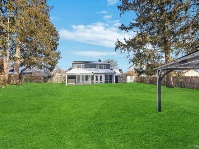 4 bedroom, Hicksville NY 11801 104922285