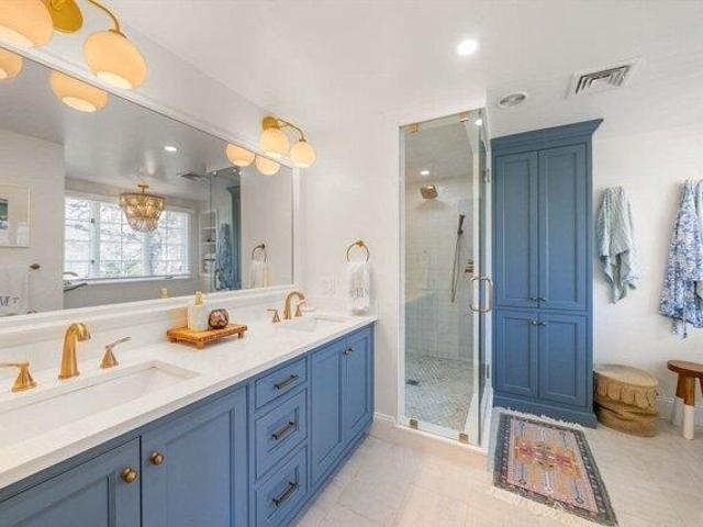 4 bedroom, Hingham MA 02043 102632480