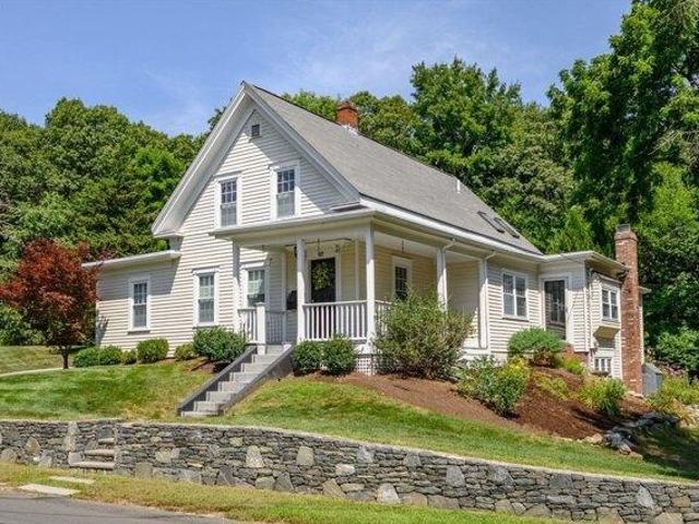 4 bedroom, Hingham MA 02043 102121526