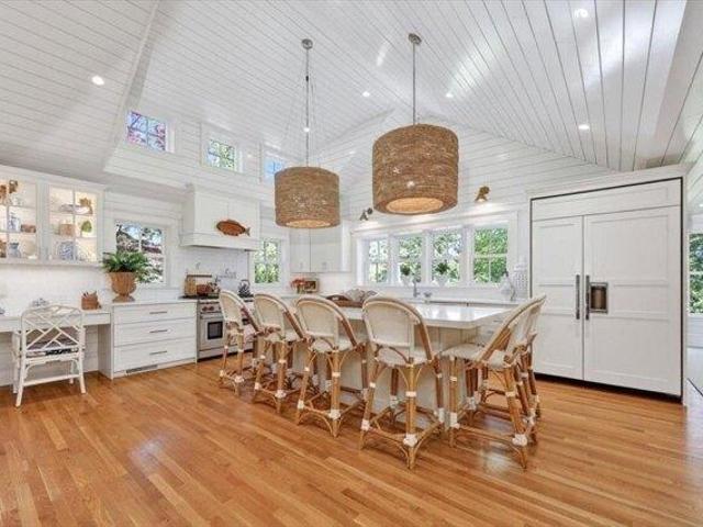 4 bedroom, Hingham MA 02043 103098465