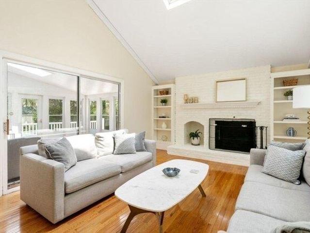 4 bedroom, Hingham MA 02043 105192560