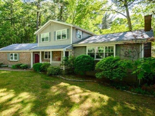 4 bedroom, Hingham MA 02043 LS103126535