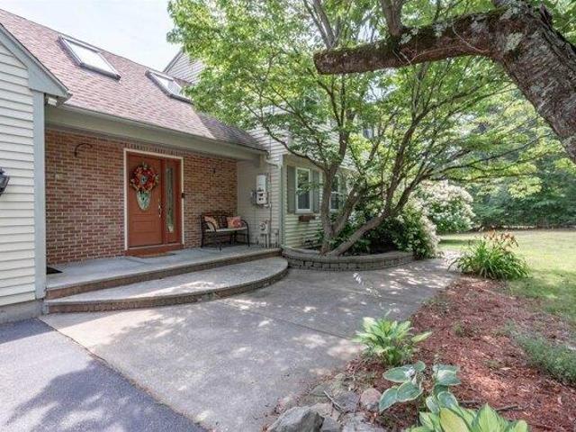 4 bedroom, Hudson NH 03051 104691699