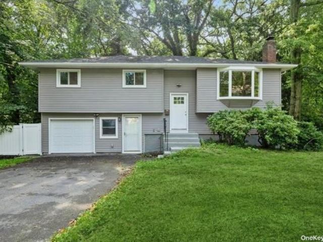 4 bedroom, Huntington NY 11743 LS72692085