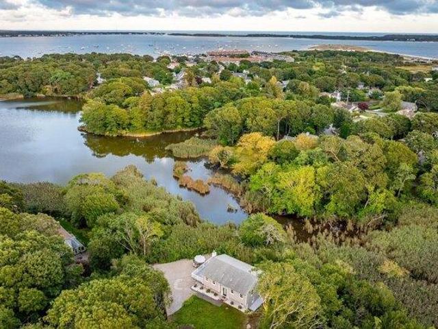 4 bedroom, Hyannis MA 02601 102410661