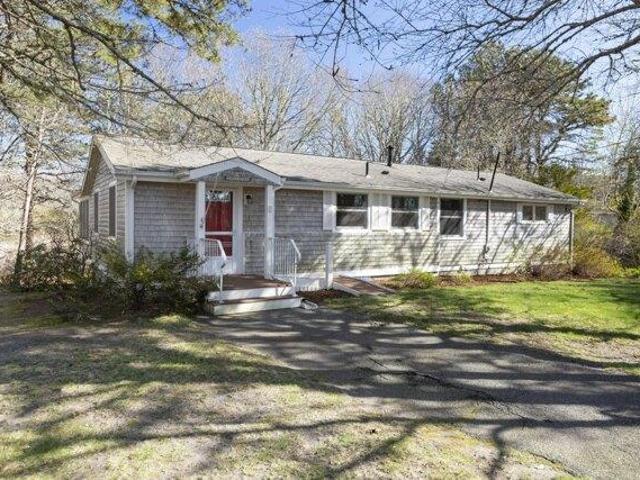 4 bedroom, Hyannis MA 02601 LS102412516