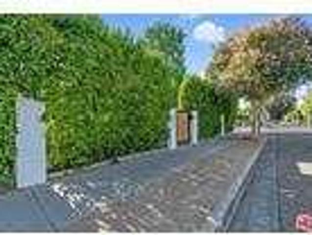 4 bedroom in Canoga Park California 91303