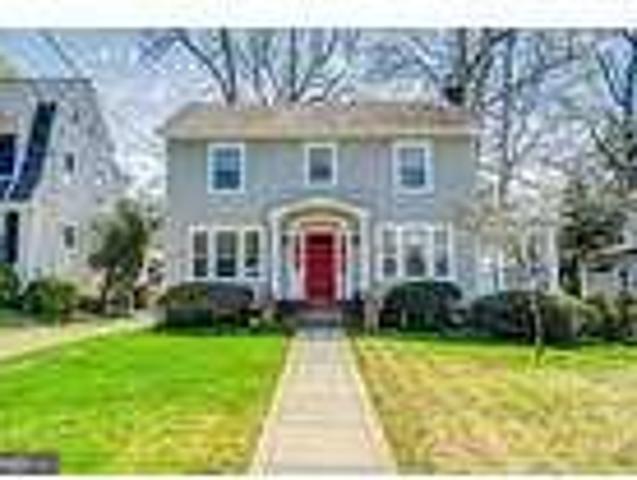 4 bedroom in Chevy Chase MD 20815