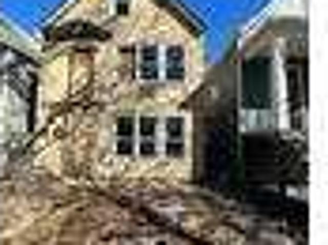 4 bedroom in Chicago IL 60617