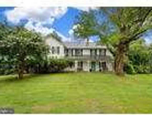 4 bedroom in Great Falls Virginia 22066