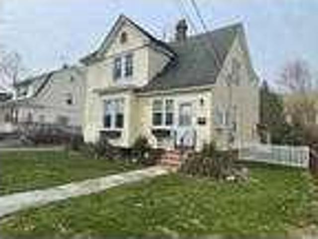 4 bedroom in Great Neck NY 11021