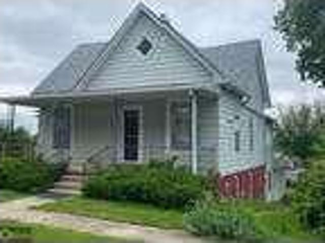4 bedroom in Dallas City Illinois 62330