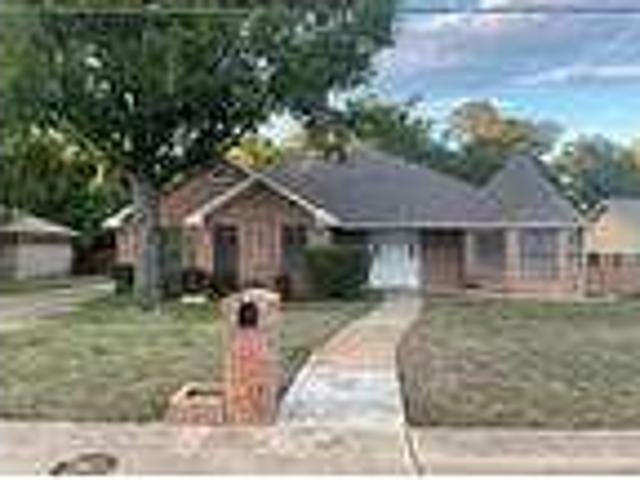 4 bedroom in Dallas Texas 75232