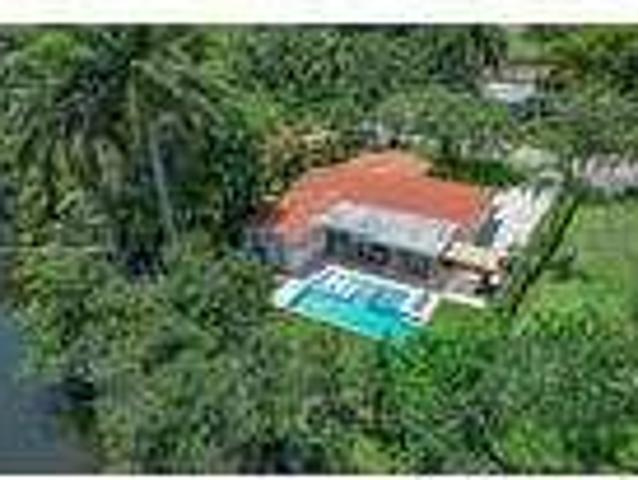 4 bedroom in El Portal Florida 33150
