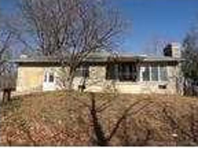 4 bedroom in Eldon MO 65026