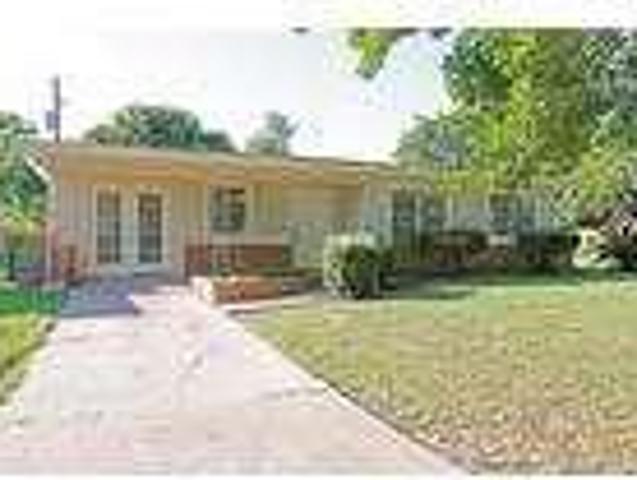 4 bedroom in Houston Texas 77087